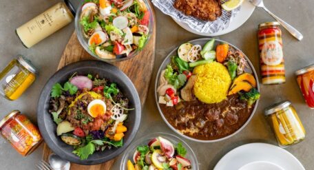 泉州野菜を美味し食べられる！カレーやサラダを提供する『SON CAFE(サンカフェ)』11月15日～｜いずみピクルス